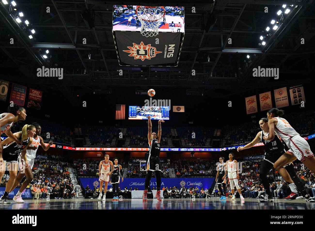 August 31, 2023: Phoenix Mercury center Brittney Griner (42) shoots a ...