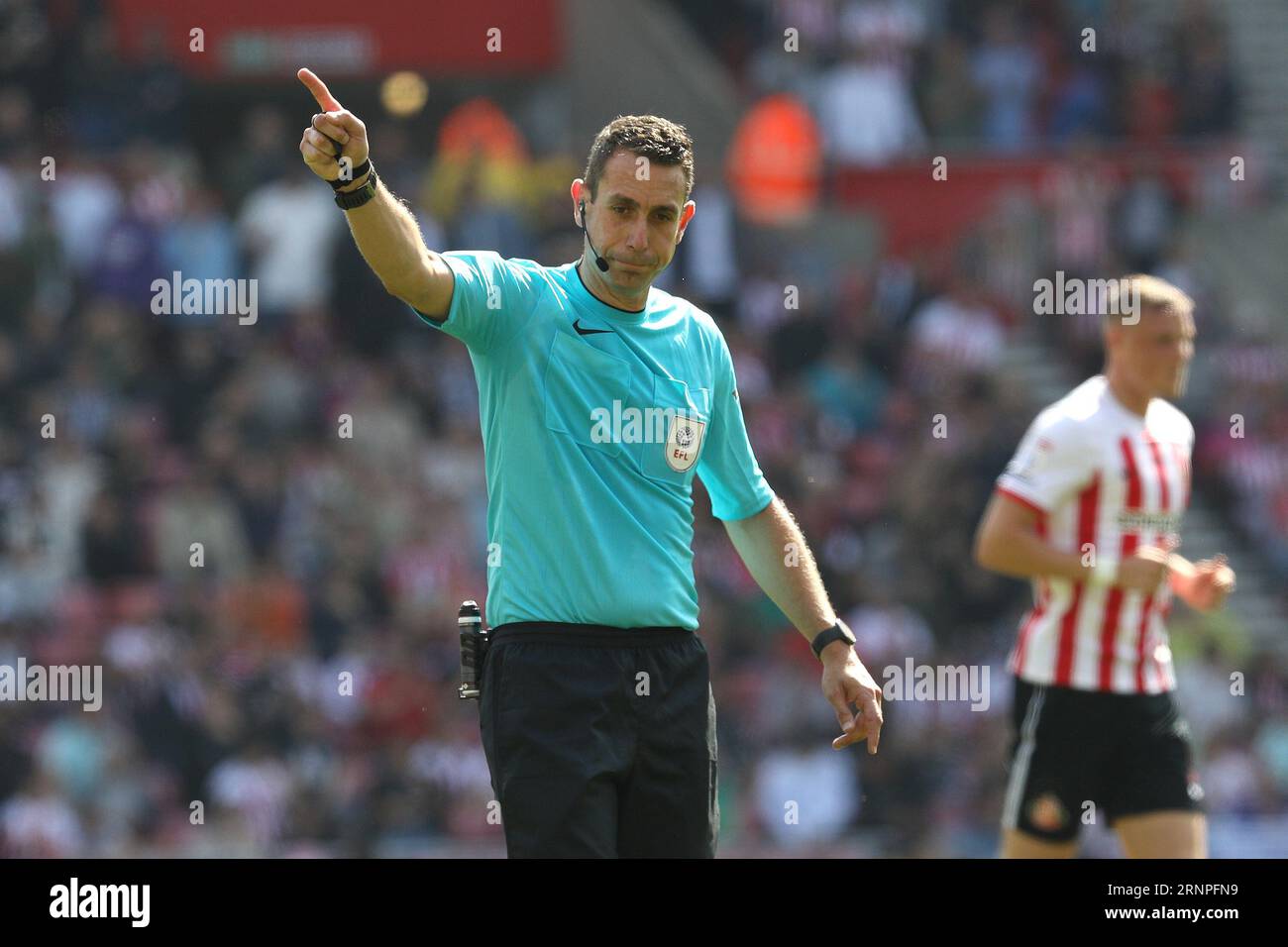 Referee david coote hi-res stock photography and images - Alamy