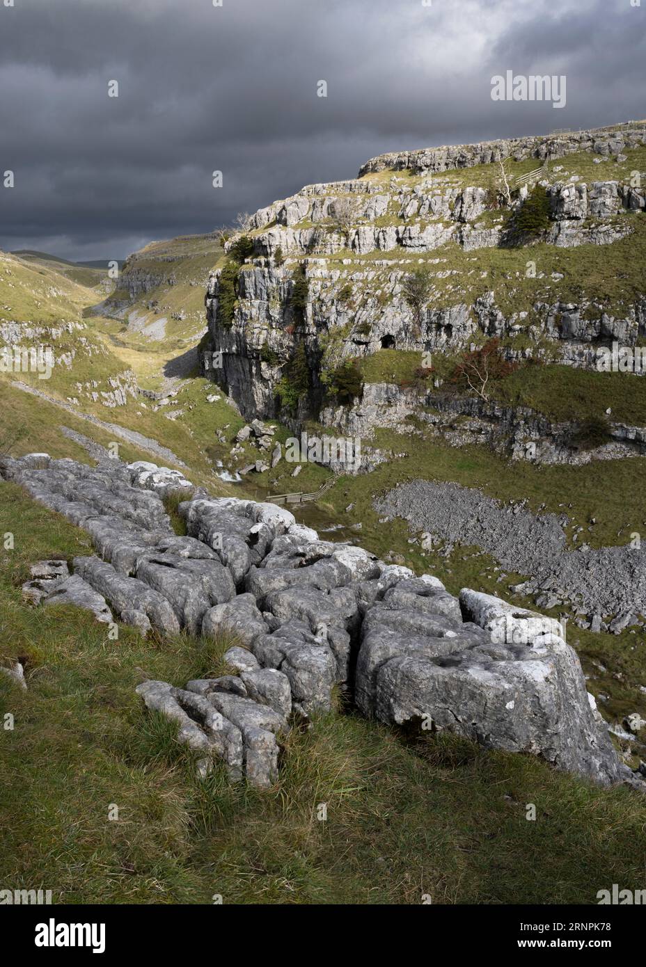 Limestone barns hi-res stock photography and images - Alamy