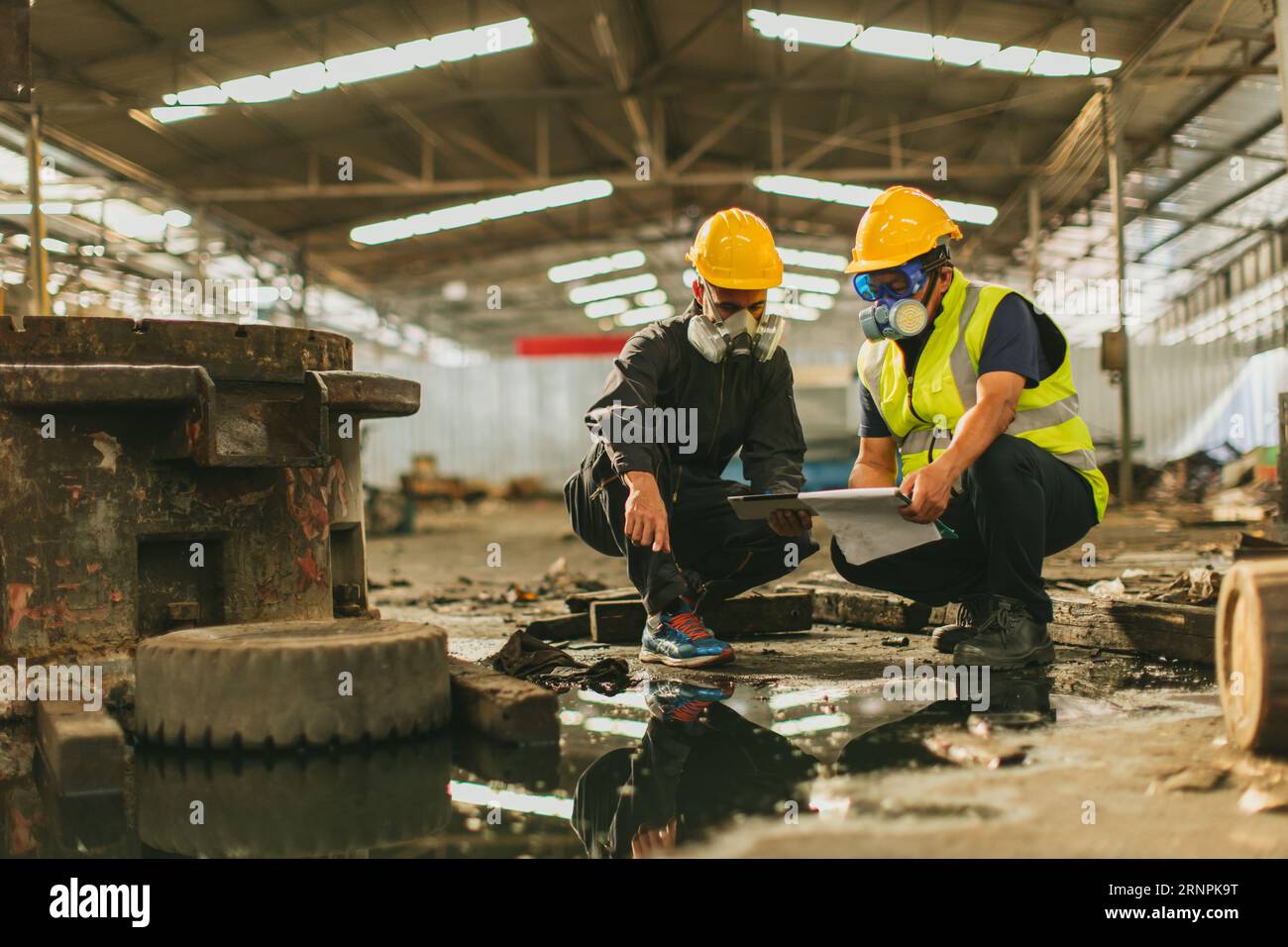 Oil leak hi-res stock photography and images - Alamy