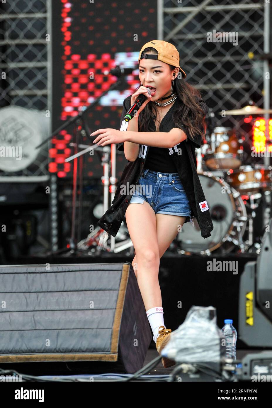 (170904) -- CHENGDU, Sept. 4, 2017 -- Hip-hop singer VAVA performs at ...