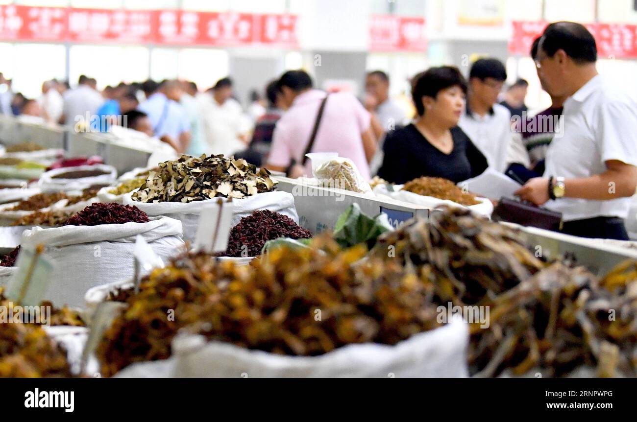 Traditional chinese medicinal materials hi-res stock photography and ...