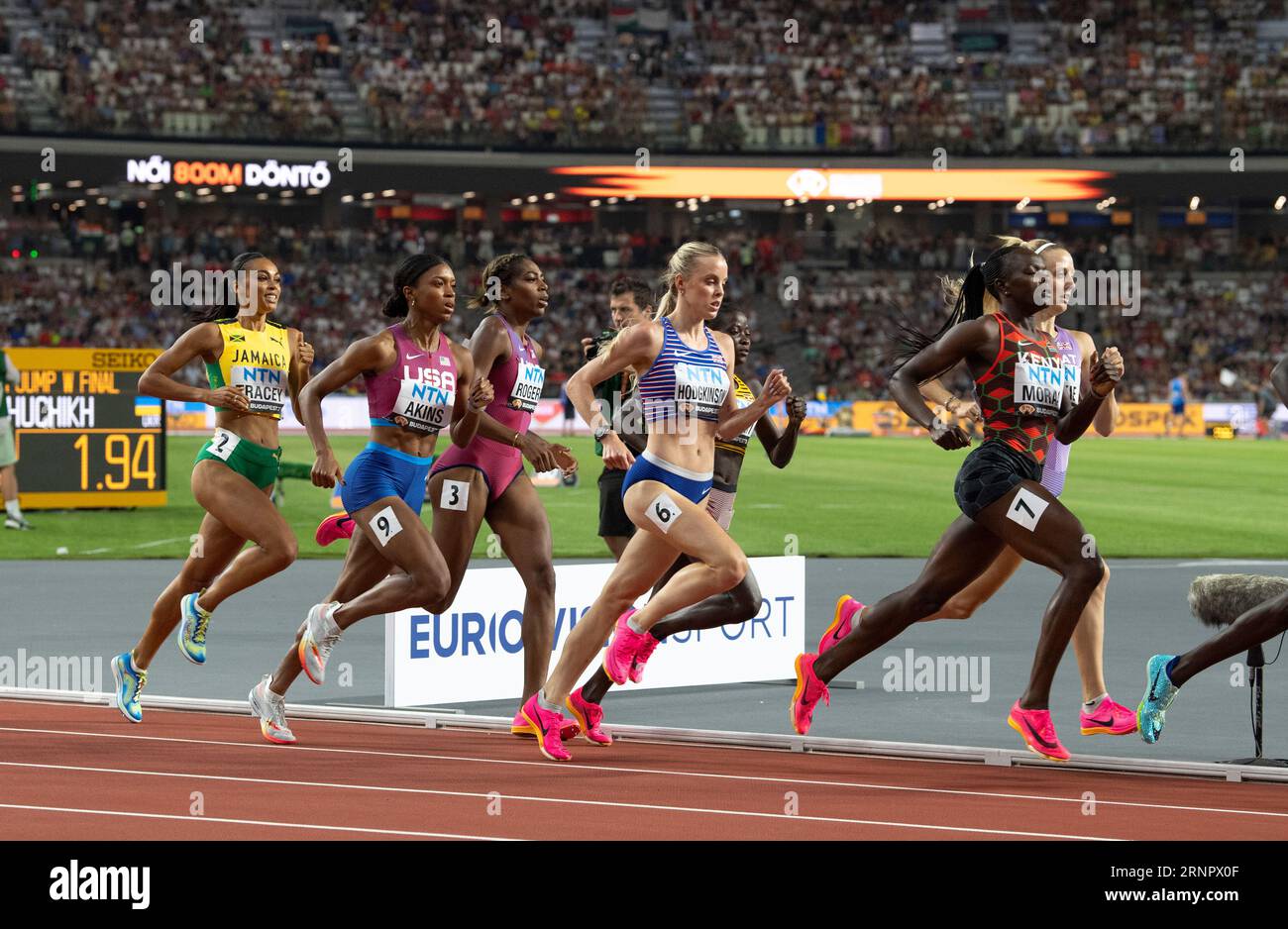 Adelle Tracey of Jamaica competing in the women’s 800m final on day 9 ...
