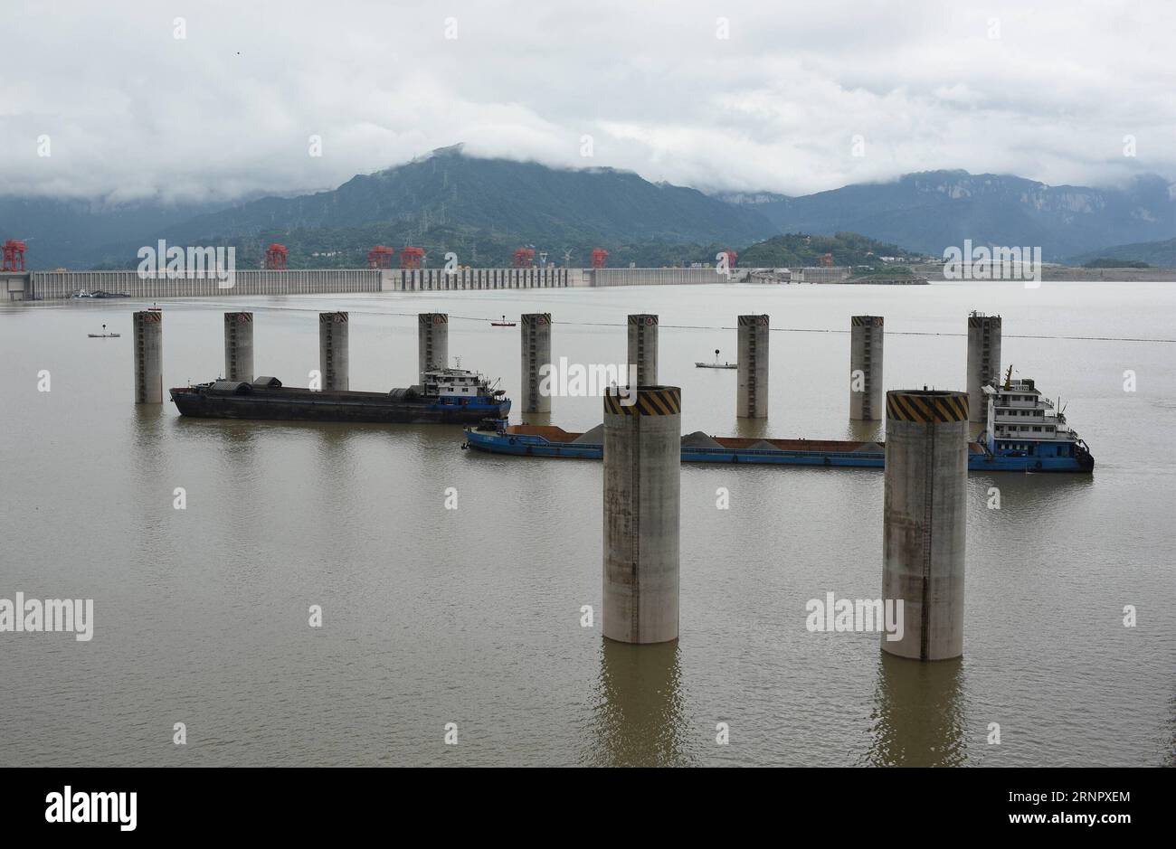 (170910) -- ZIGUI, Sept. 10, 2017 -- Vessels sail on the upper stream ...