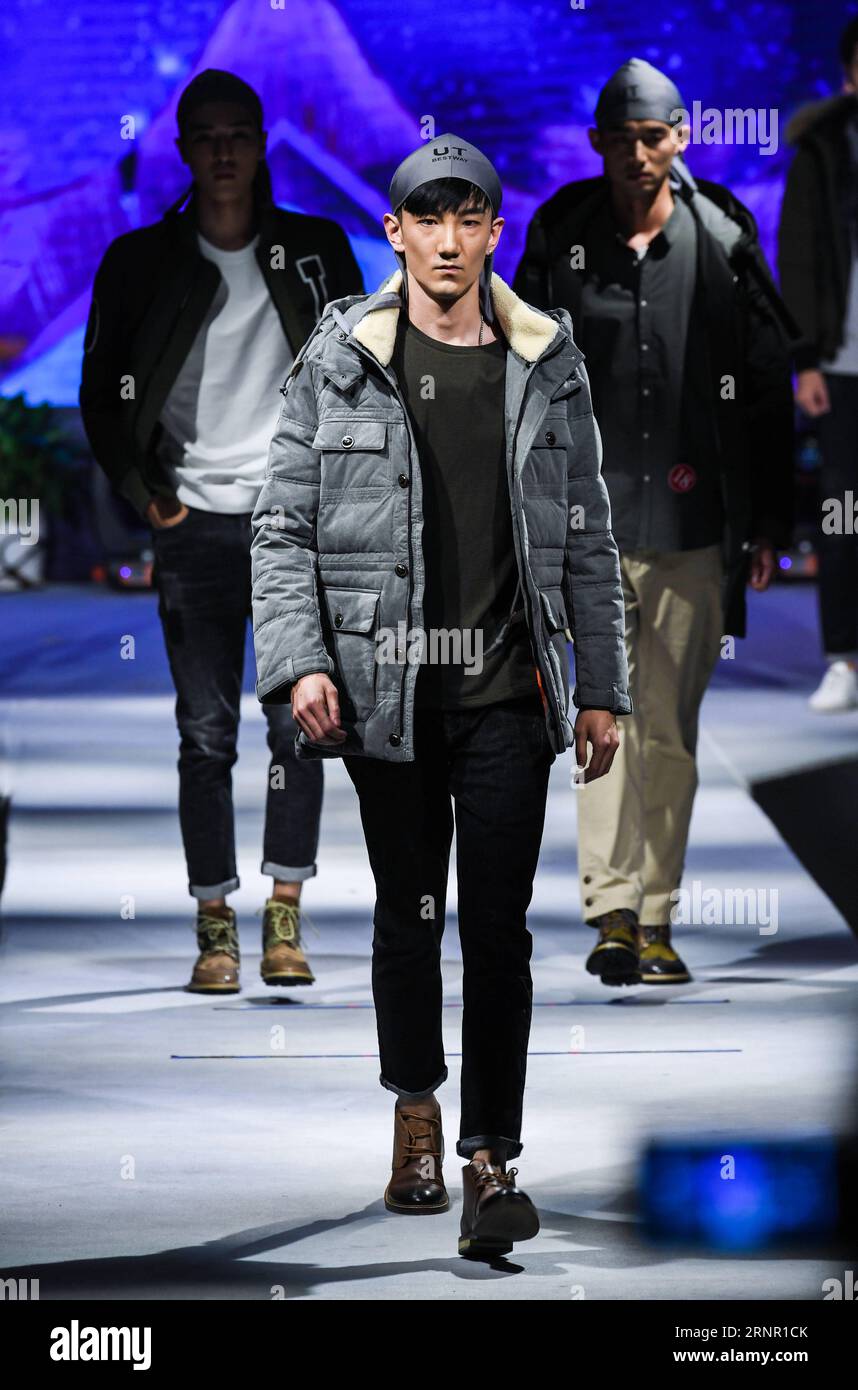 World class models hi-res stock photography and images - Alamy