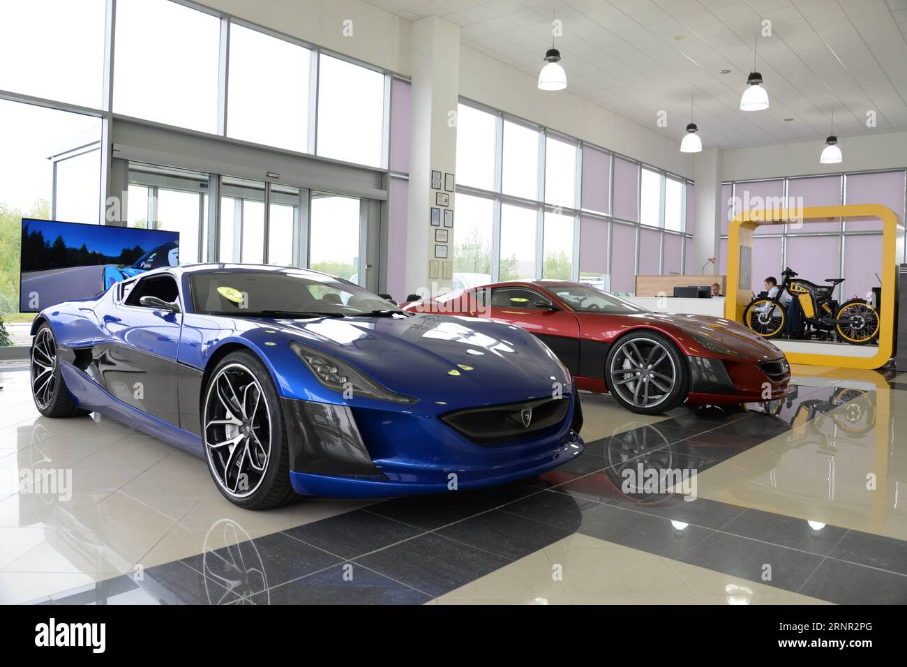 Electric hypercars hi-res stock photography and images - Alamy
