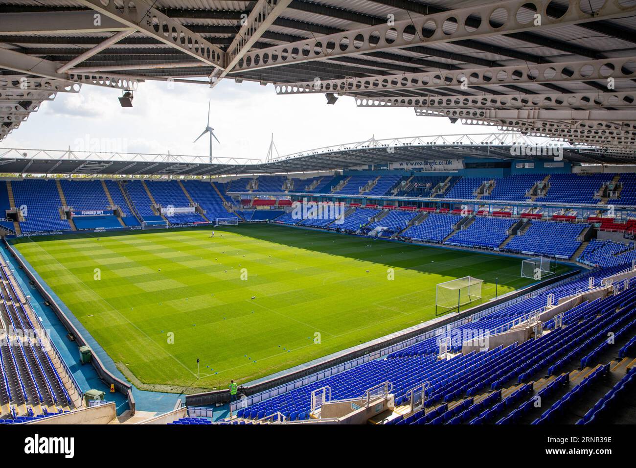 Reading stadium general hi-res stock photography and images - Alamy
