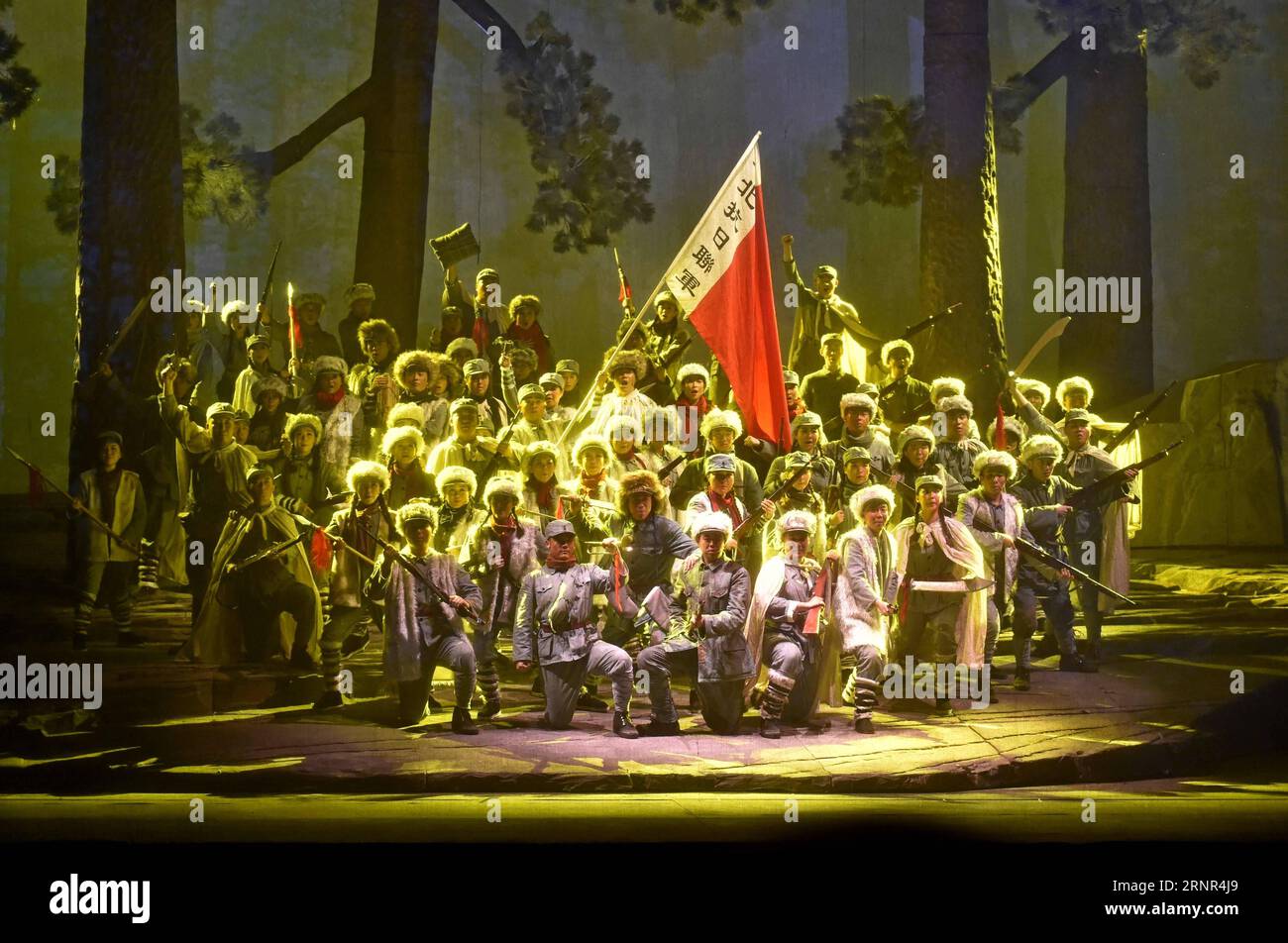 (170918) -- SHENYANG, Sept. 18, 2017 -- Actors perform an opera with a ...