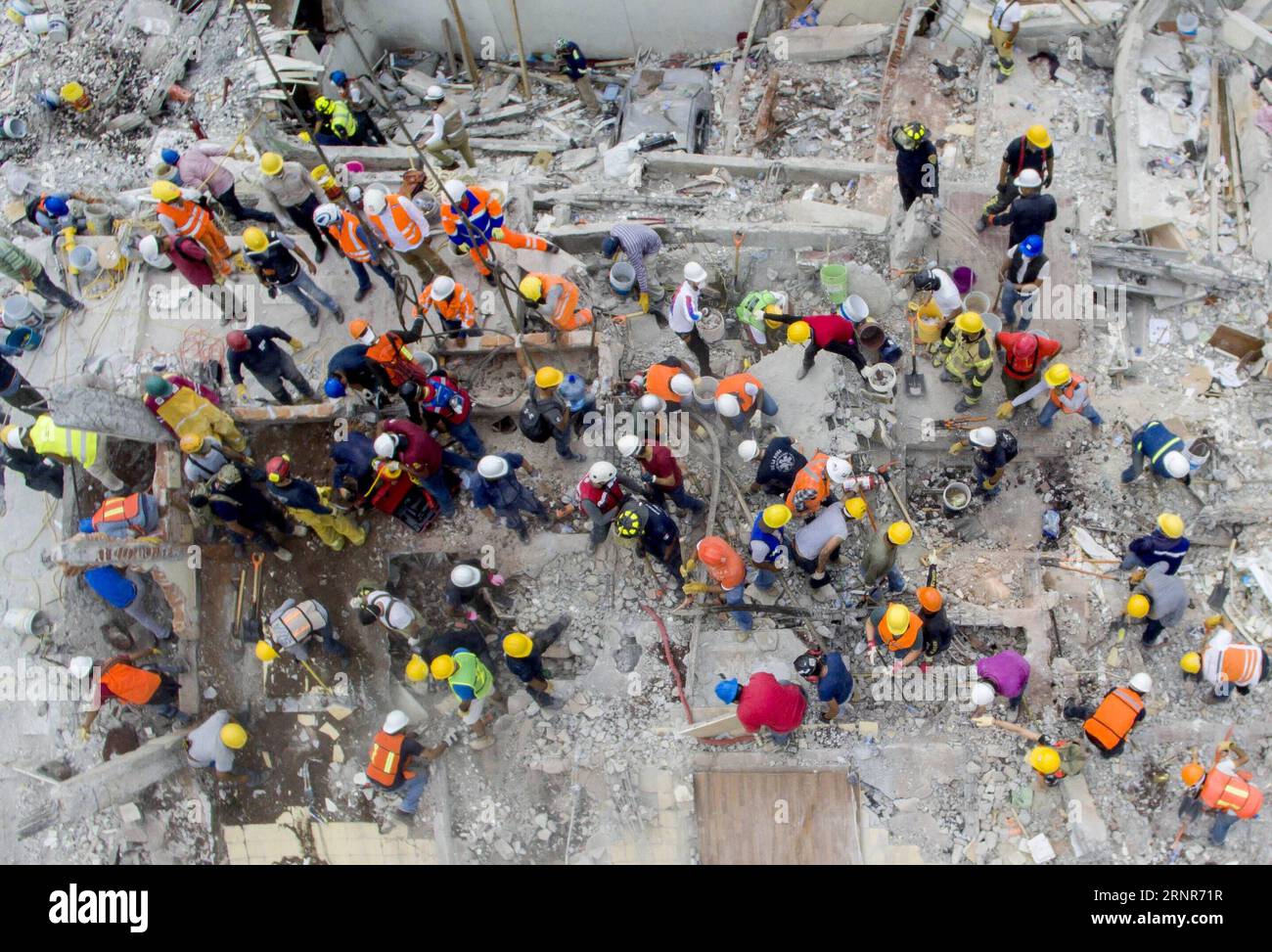 (170921) -- MEXICO CITY, Sept. 21, 2017 -- Photo taken with a drone ...