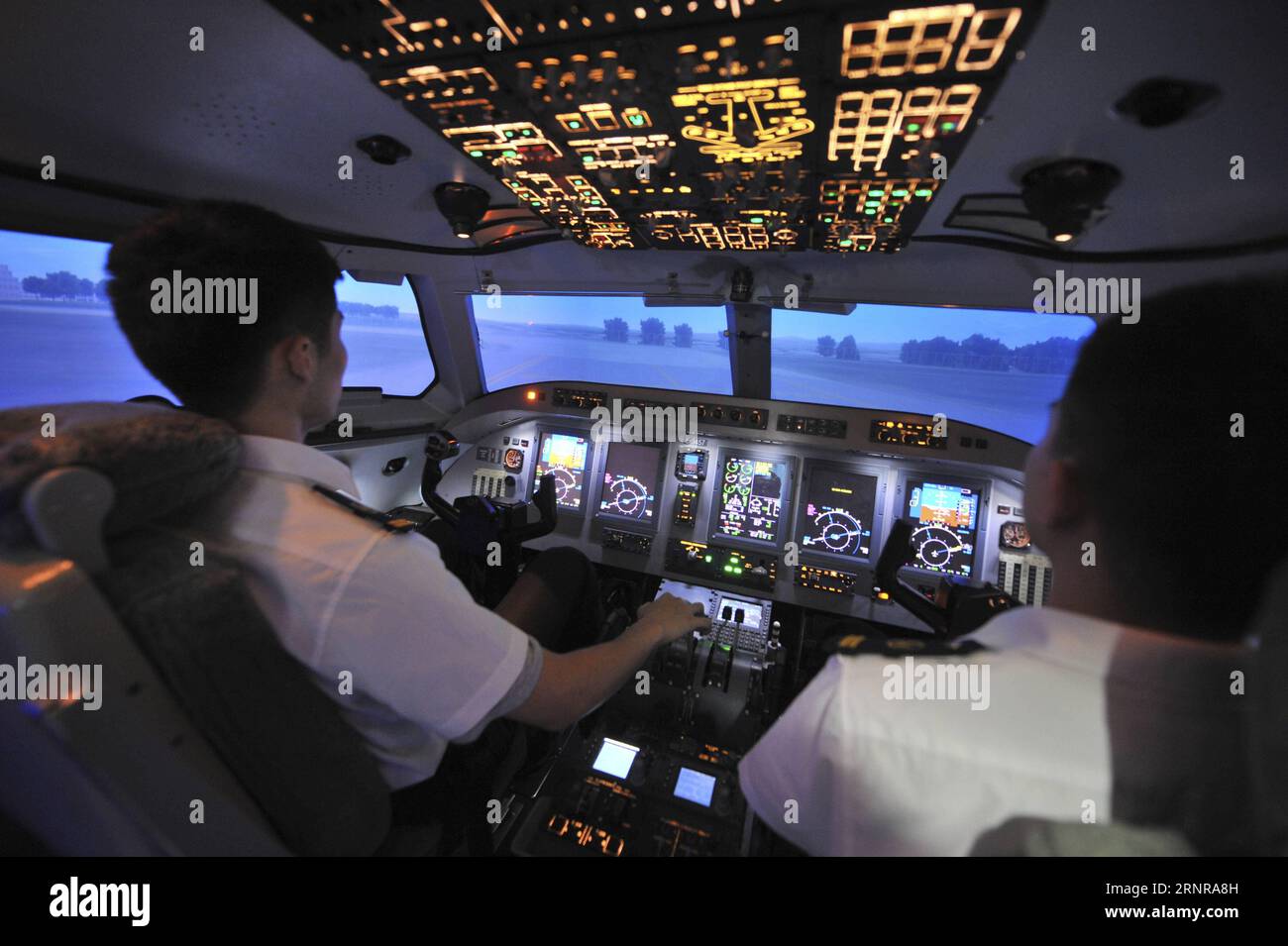 Dynamic simulator hi-res stock photography and images - Alamy