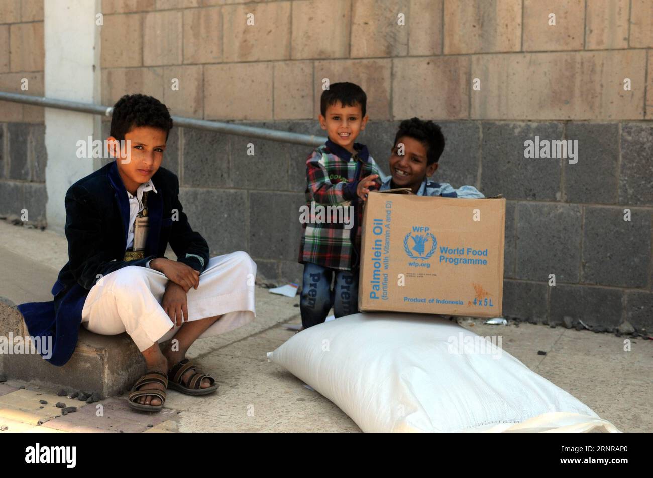 Food aid rations hi-res stock photography and images - Alamy