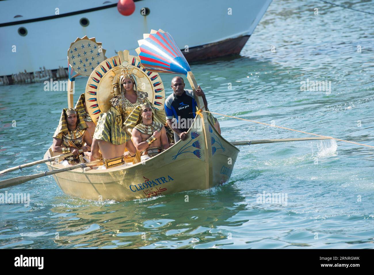 Sept 30 queen hi-res stock photography and images - Alamy