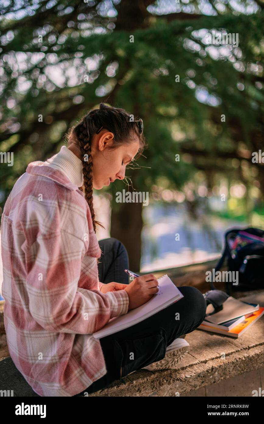 Thinking homework solution hi-res stock photography and images - Alamy