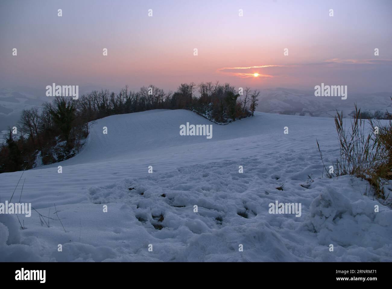 Nuvola al tramonto hi-res stock photography and images - Alamy