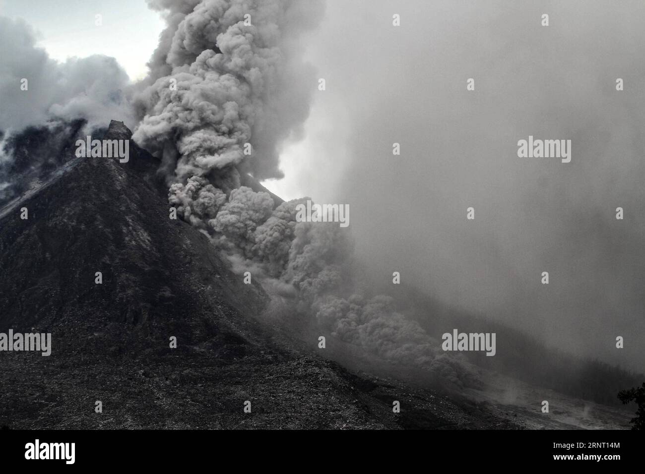 (171024) -- NORTH SUMATRA, Oct. 24, 2017 -- Picture taken on Oct. 24 ...