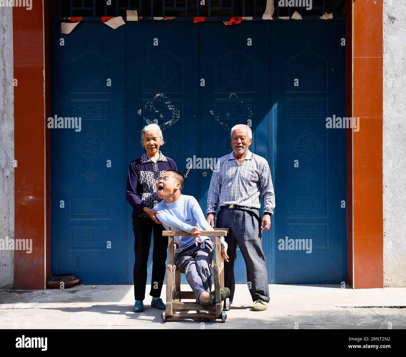 Adoption family china hi-res stock photography and images - Alamy