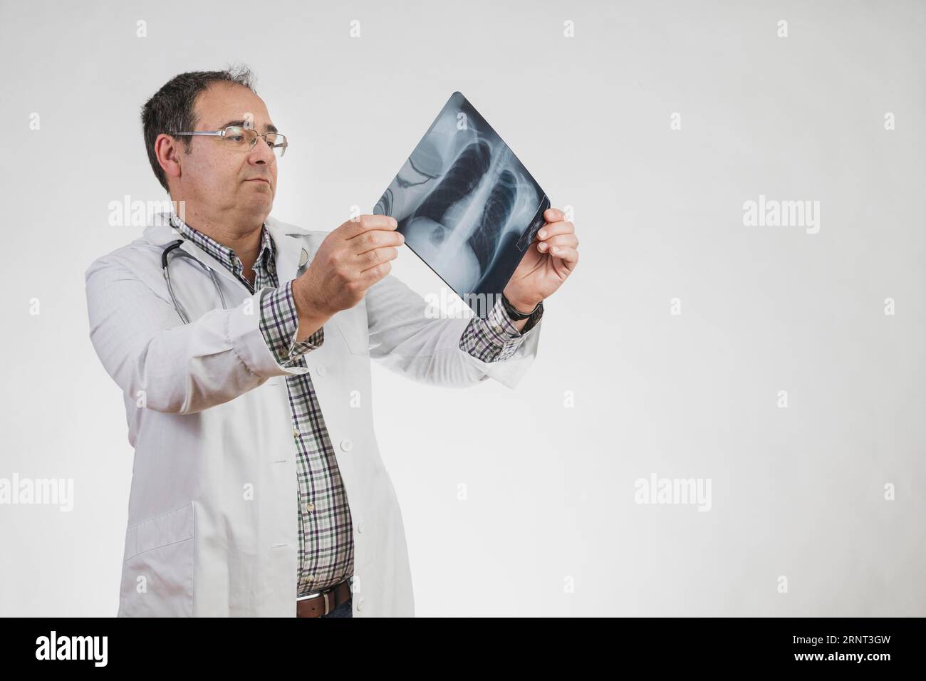 Doctor checking radiography Stock Photo - Alamy