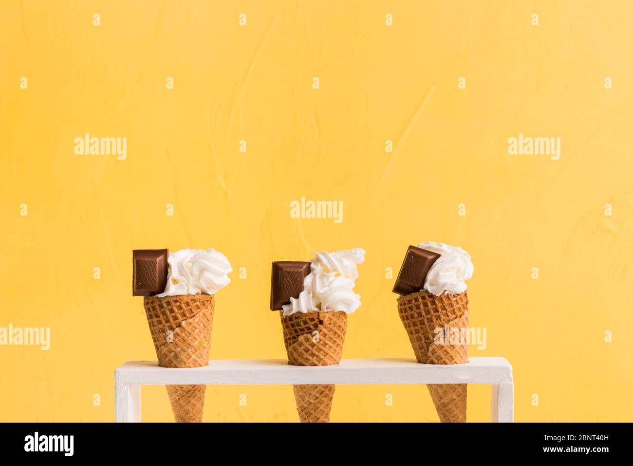 Ice cream scoop cones hi-res stock photography and images - Alamy