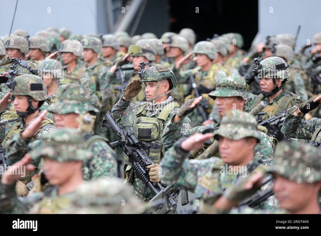 (171030) -- MANILA, Oct. 30, 2017 -- Members of the Philippine Marines ...