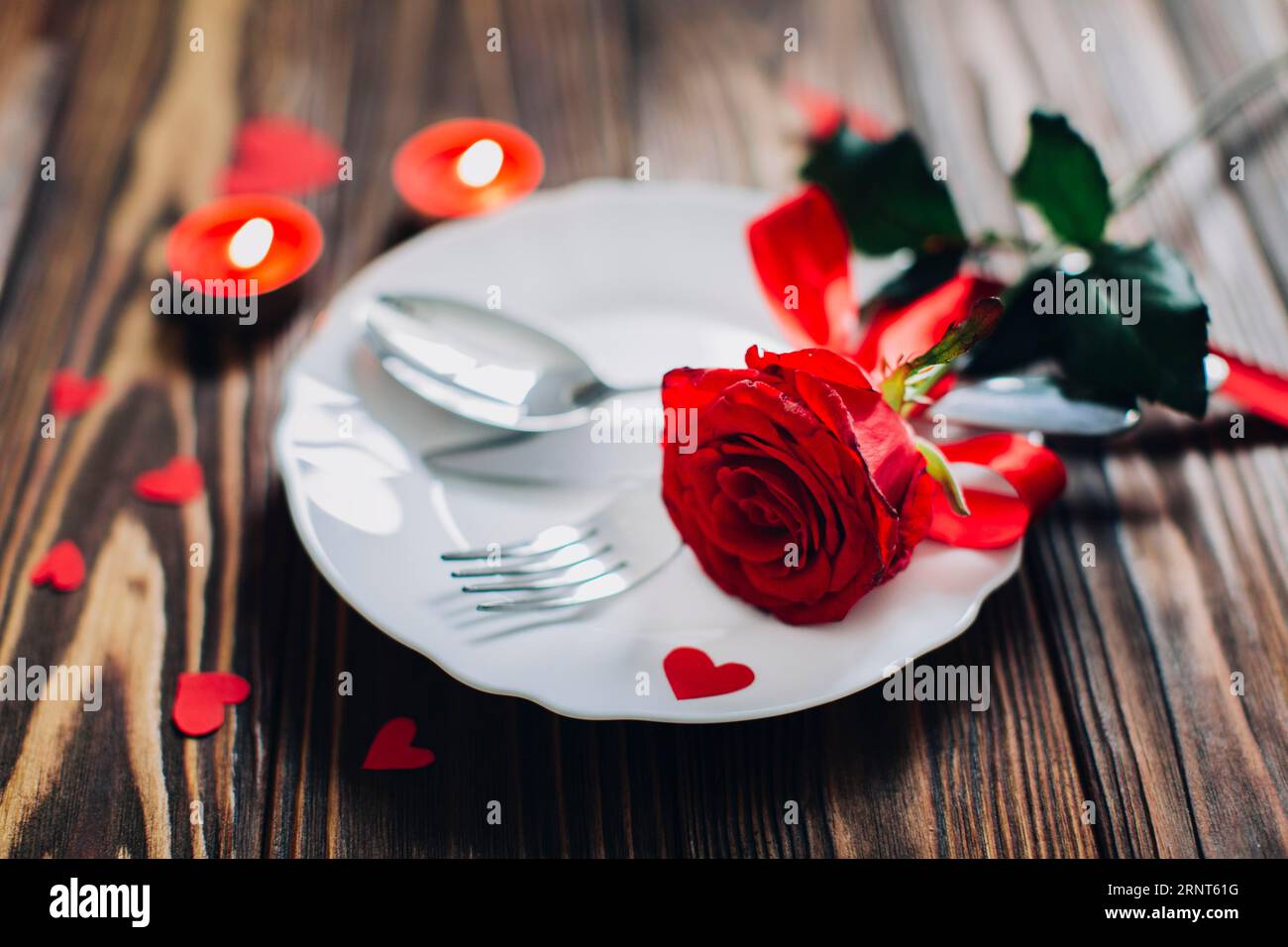Red rose plate Stock Photo - Alamy