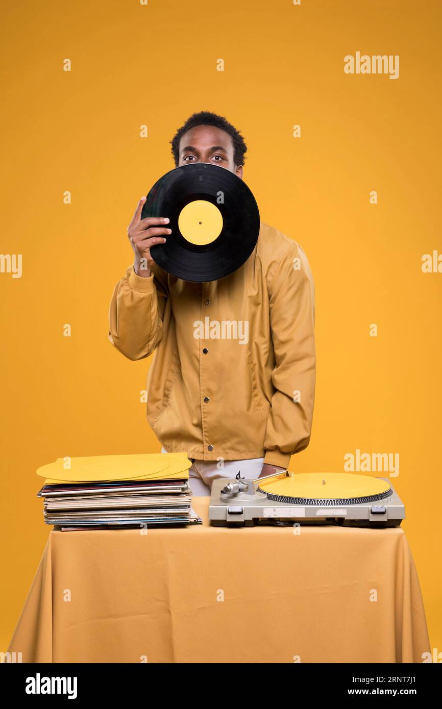 Vinyls man hi-res stock photography and images - Alamy