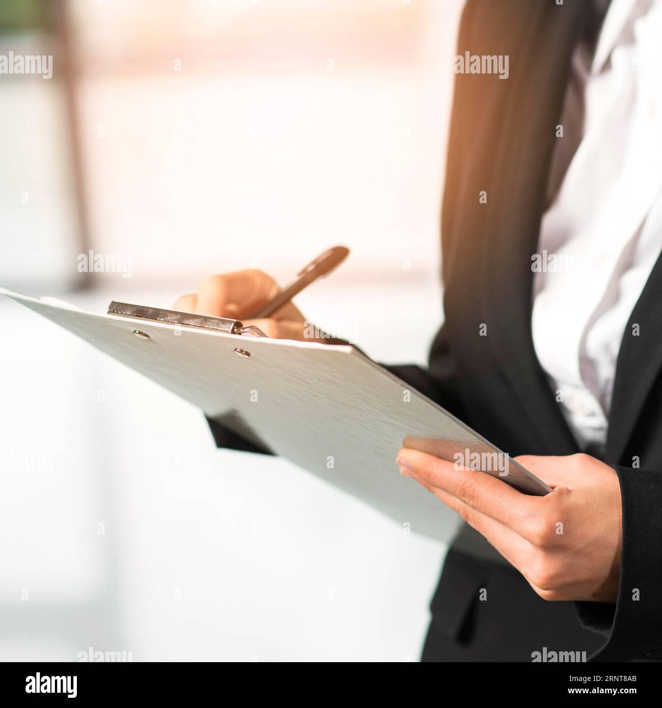 Close up doctor clipboard pen hi-res stock photography and images - Alamy