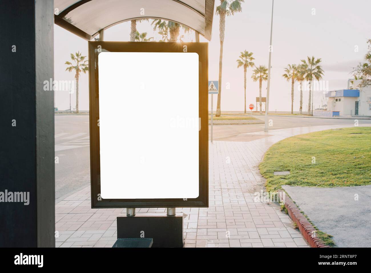 Bus stop billboard screen hi-res stock photography and images - Alamy