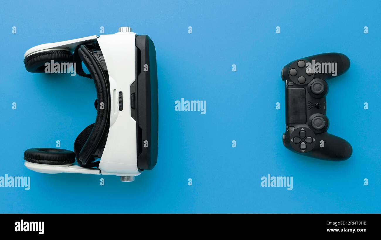 Top view virtual reality headset with joystick Stock Photo - Alamy
