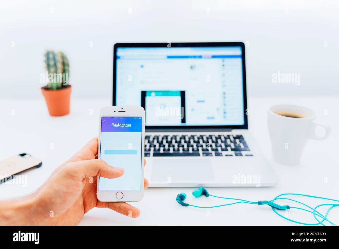 Modern devices hi-res stock photography and images - Alamy