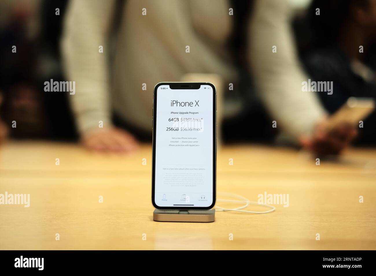 Iphone 4 release hi-res stock photography and images - Alamy