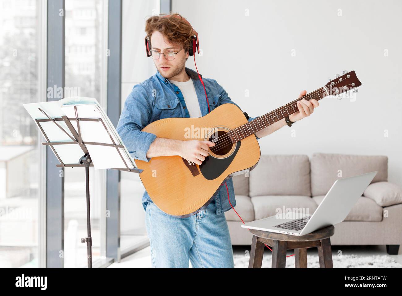 Early musical education hi-res stock photography and images - Alamy