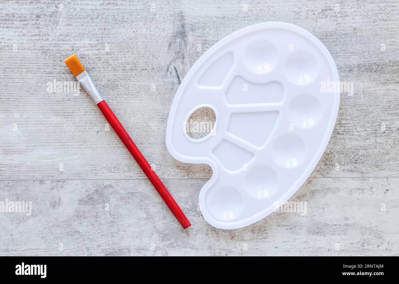 Paint brush white tray color palette Stock Photo - Alamy