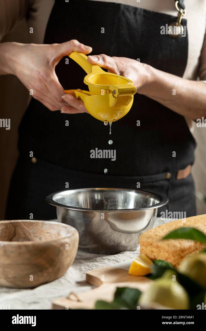 Pastry chef squeezing juice cake Stock Photo - Alamy
