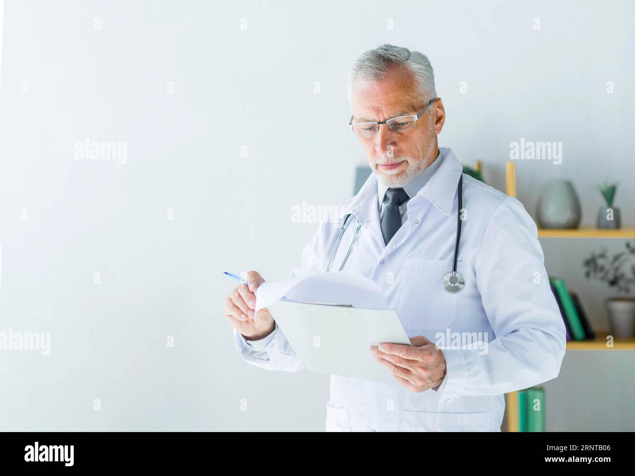 Serious curiosity hi-res stock photography and images - Alamy