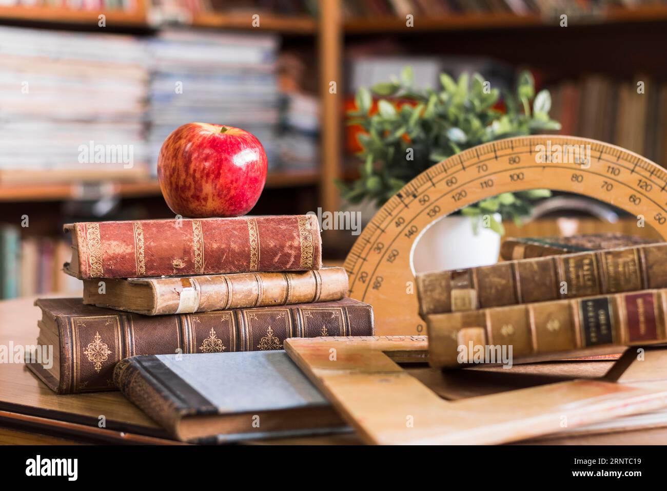 Geometry ruler hi-res stock photography and images - Alamy