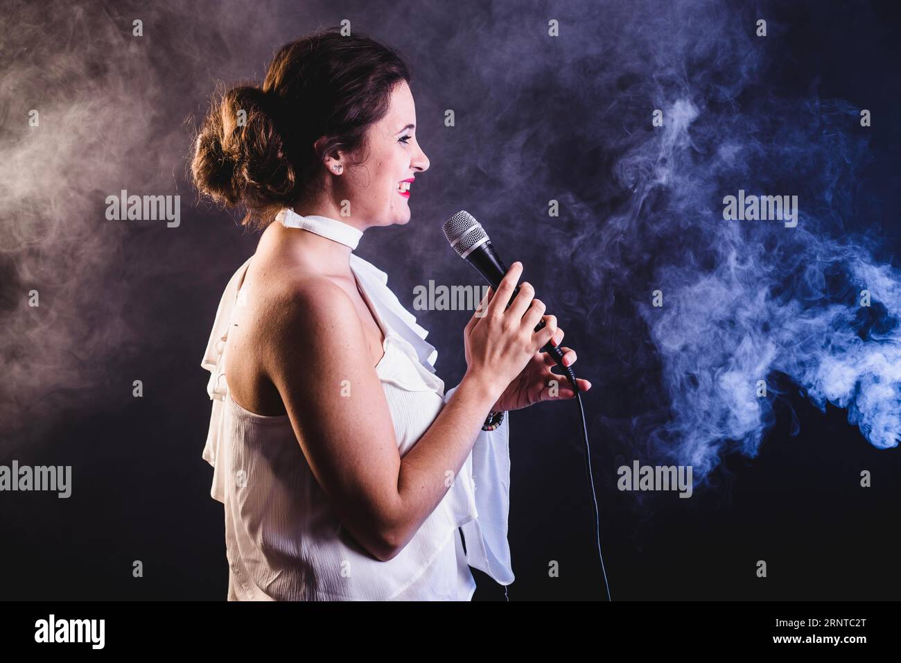Face woman singing microphone hi-res stock photography and images - Alamy