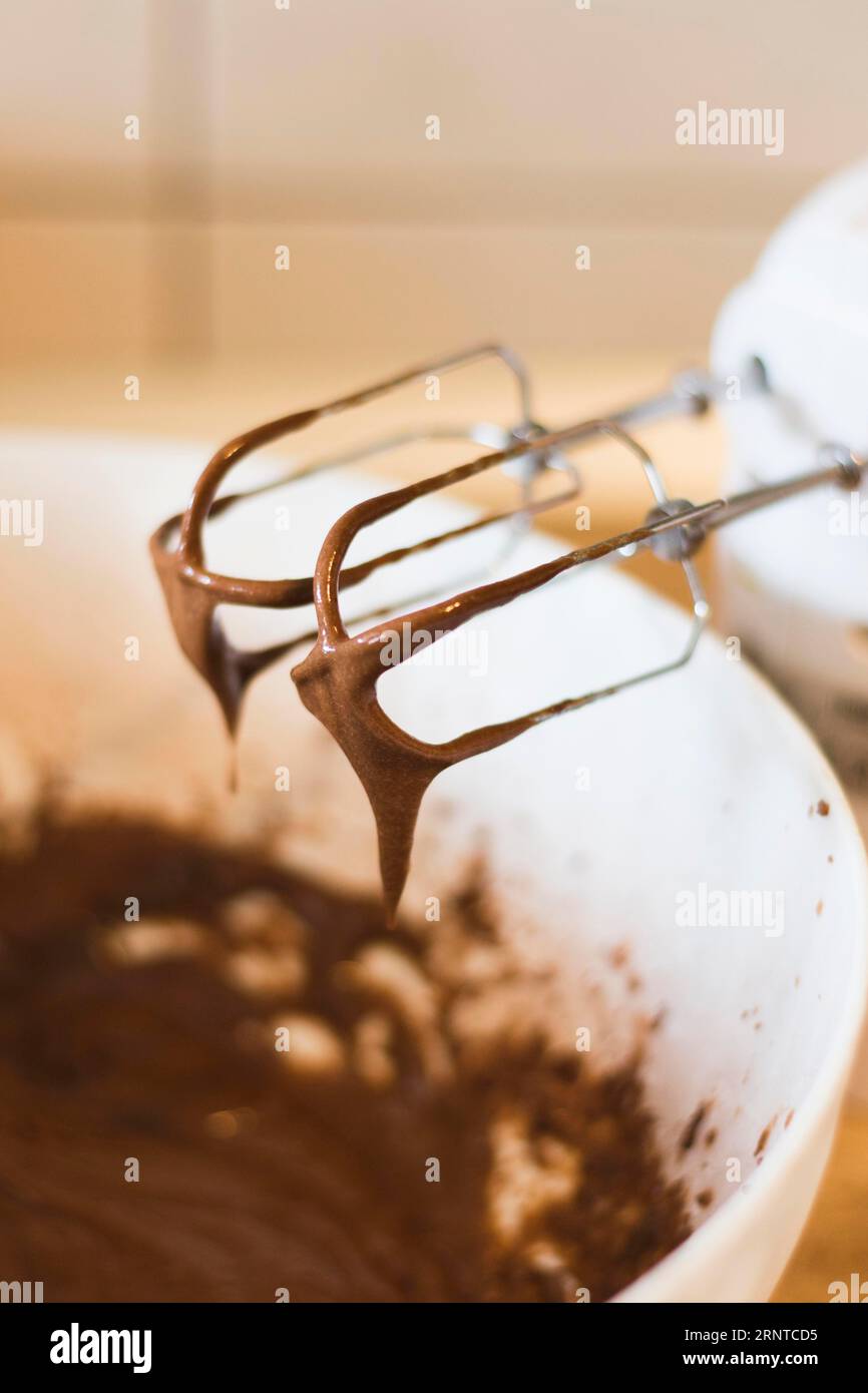 Cake mix beating hi-res stock photography and images - Alamy