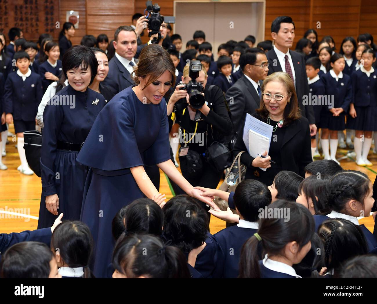 (171106) -- TOKYO, Nov. 6, 2017 -- U.S. first lady Melania Trump (front ...
