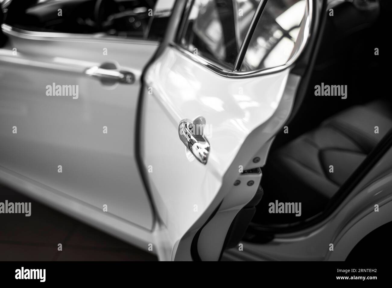 Open car door hi-res stock photography and images - Alamy