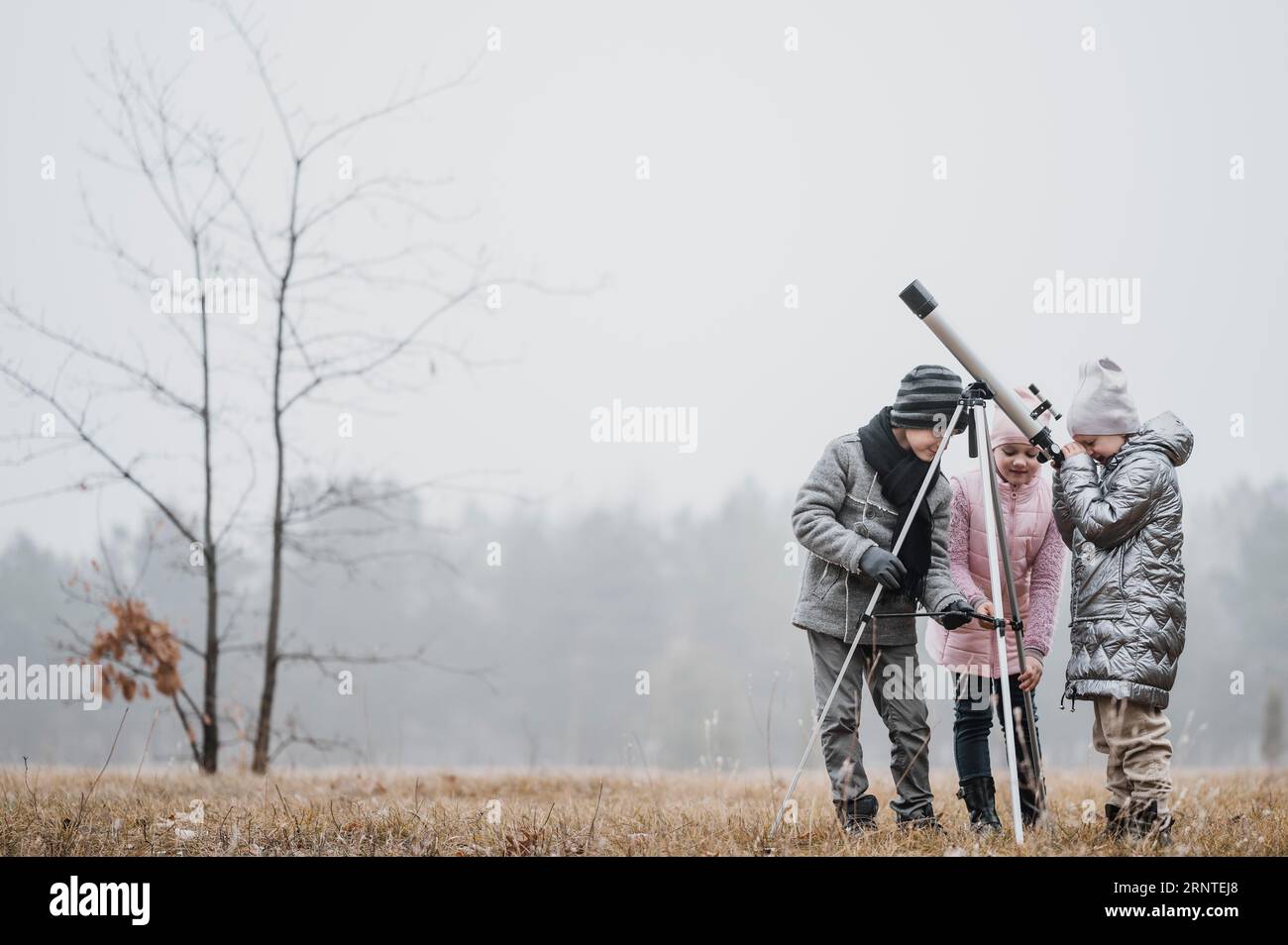 Kids science outside hi-res stock photography and images - Alamy