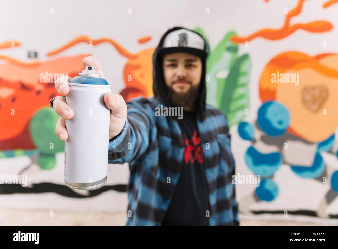 Man s hand holding white aerosol can Stock Photo - Alamy