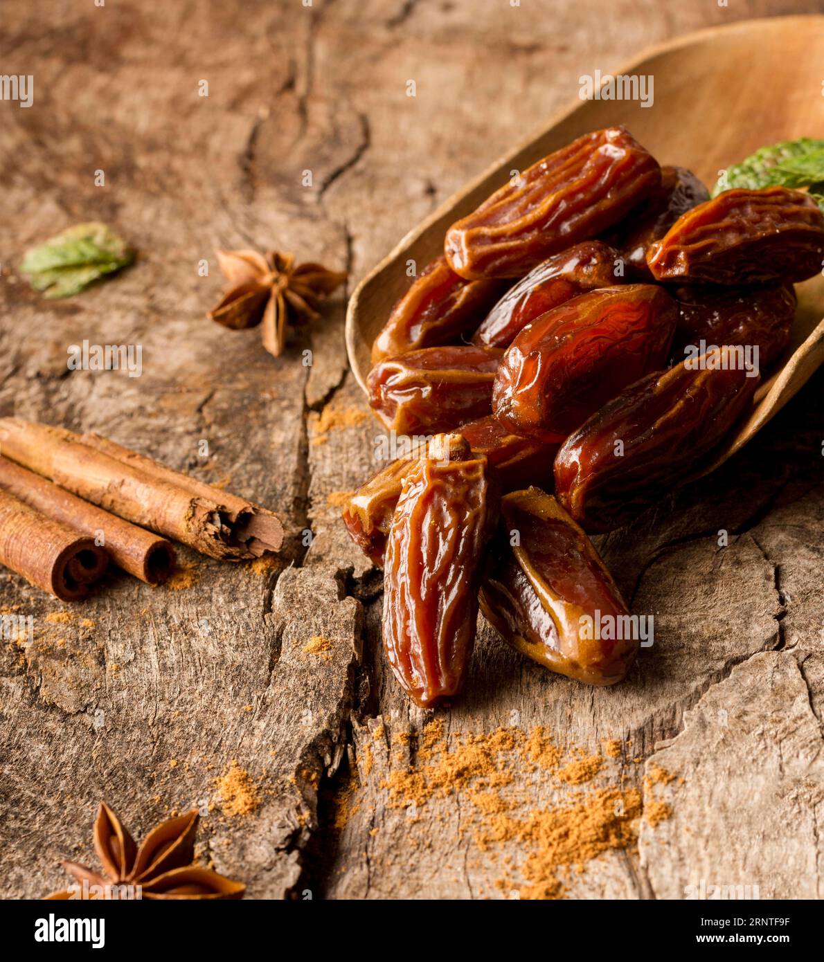 Pakistan dates cinnamon sticks Stock Photo - Alamy