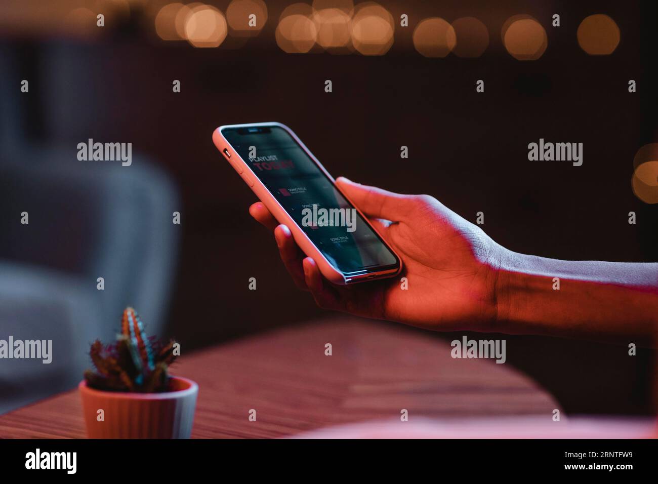 Side view man holding smartphone hand Stock Photo - Alamy