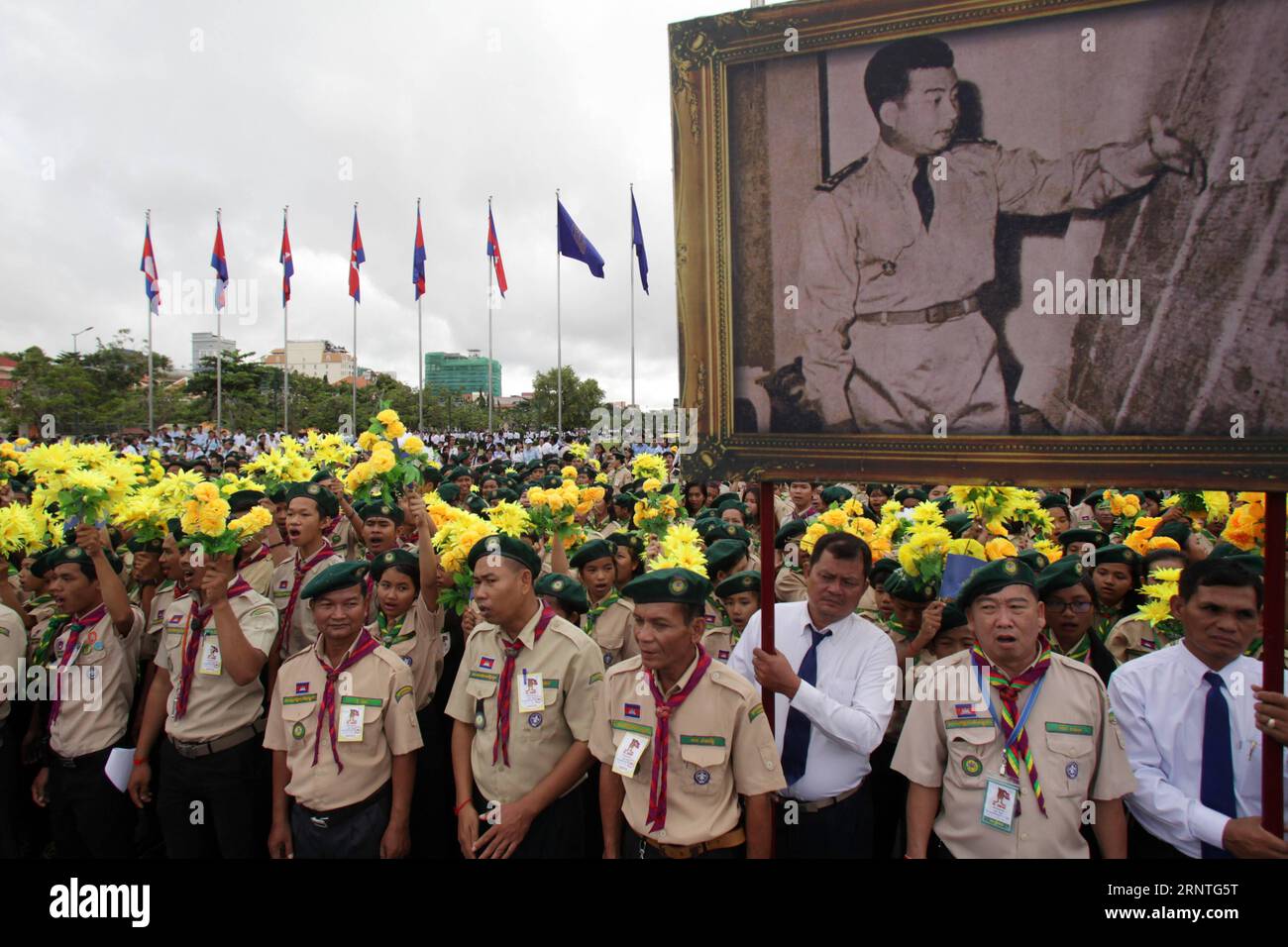 Independence monument cambodia 2017 hi-res stock photography and images ...