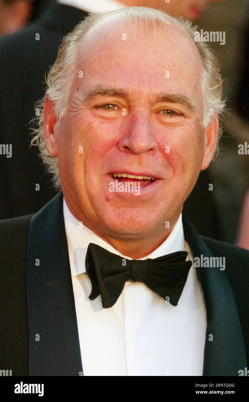 Jimmy Buffett attends the Vanity Fair Oscar Party at Mortons in West ...