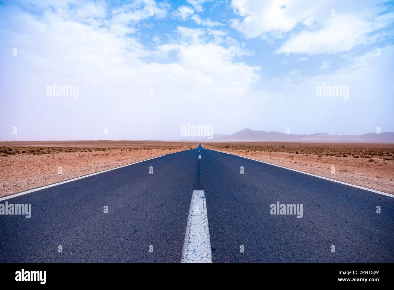 Empty road sahara desert hi-res stock photography and images - Alamy