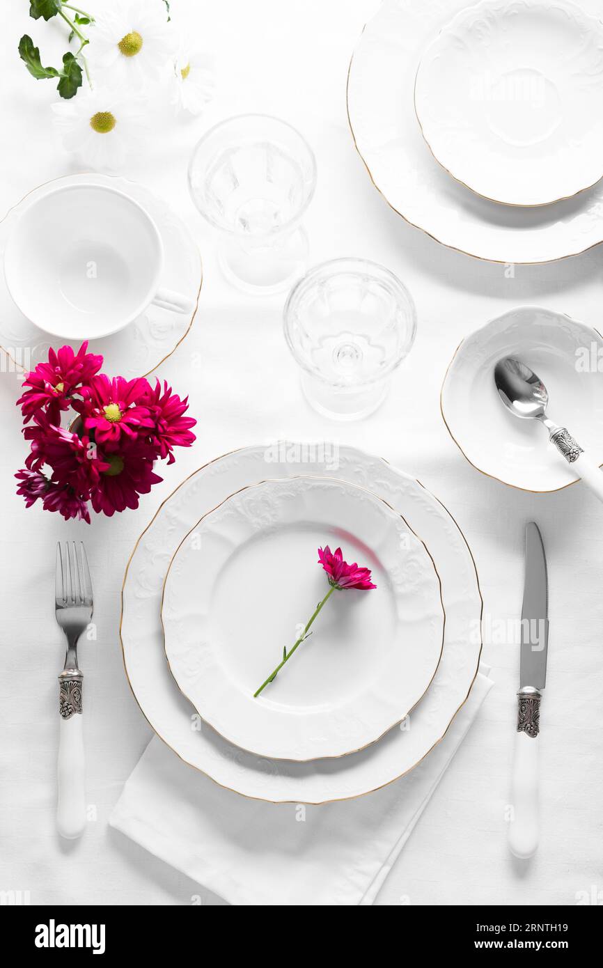 Top view plates arrangement Stock Photo - Alamy