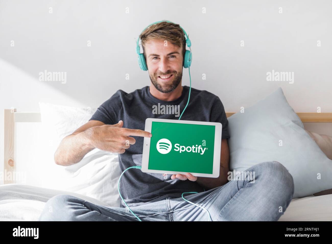 Young app hi-res stock photography and images - Alamy