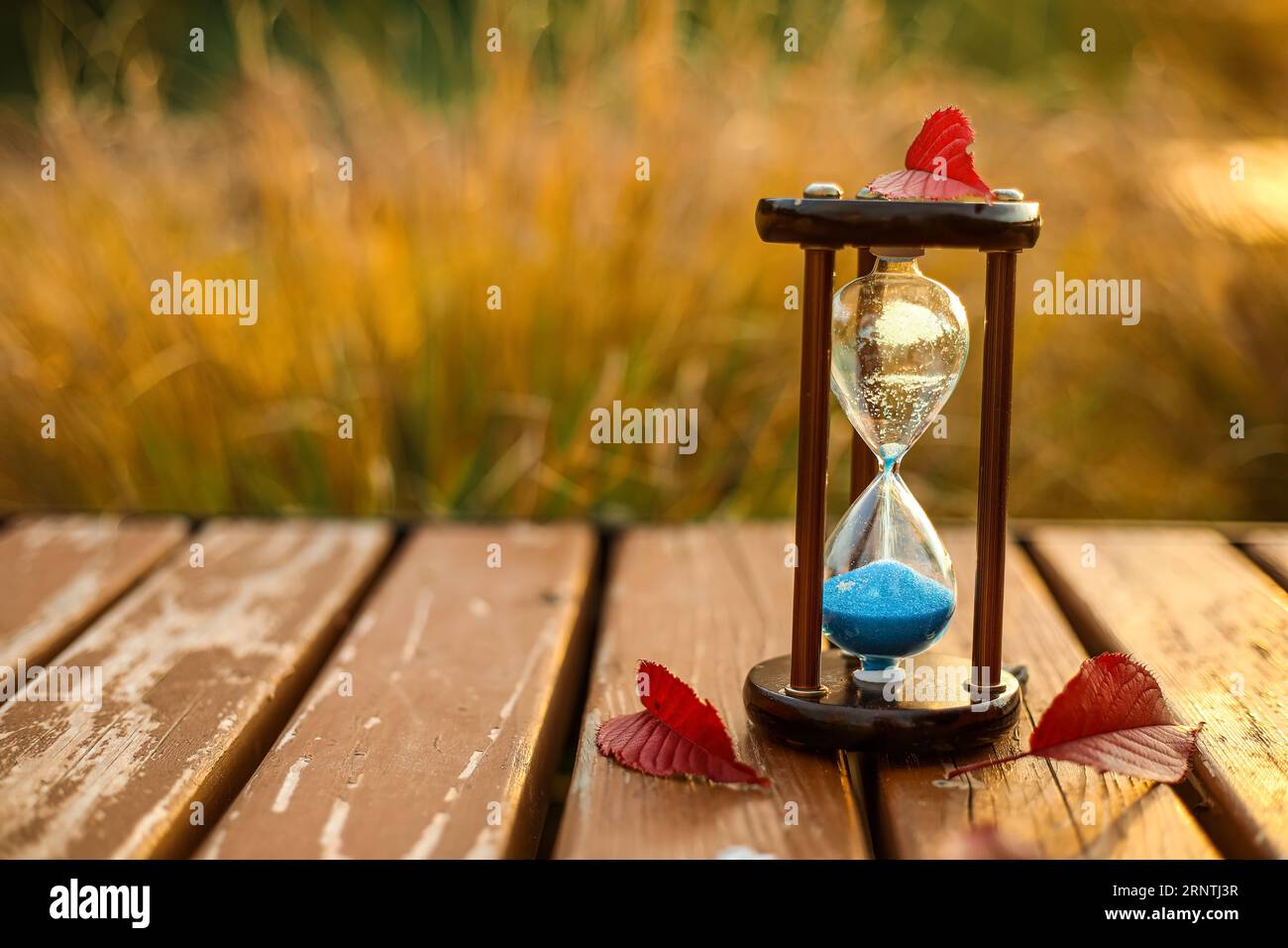 Hourglass outside outdoors hi-res stock photography and images - Alamy