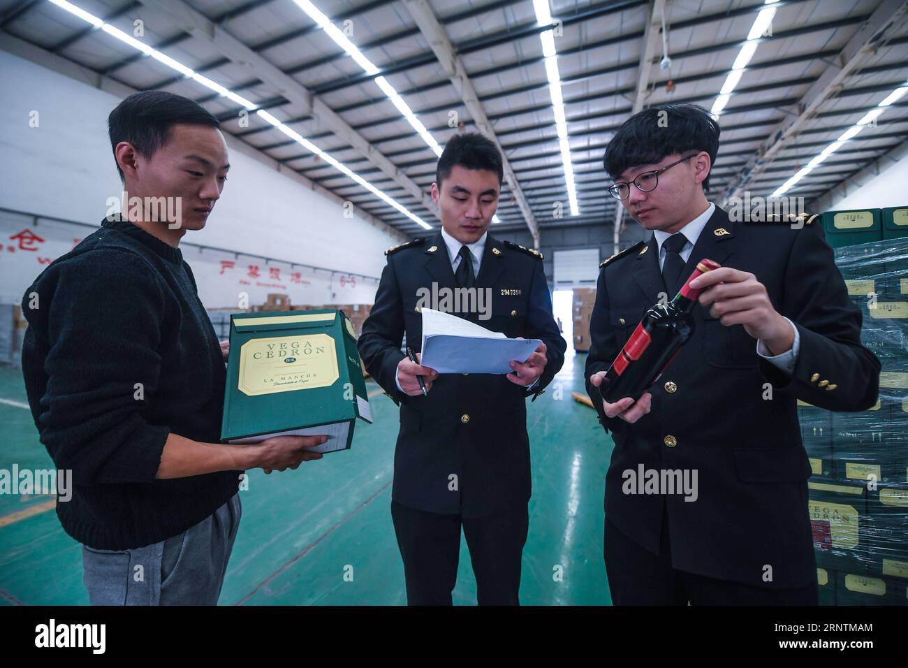 Custom officers route hi-res stock photography and images - Alamy